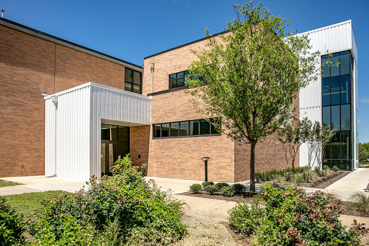 Biomedical engineering building opens at University of North Texas ...